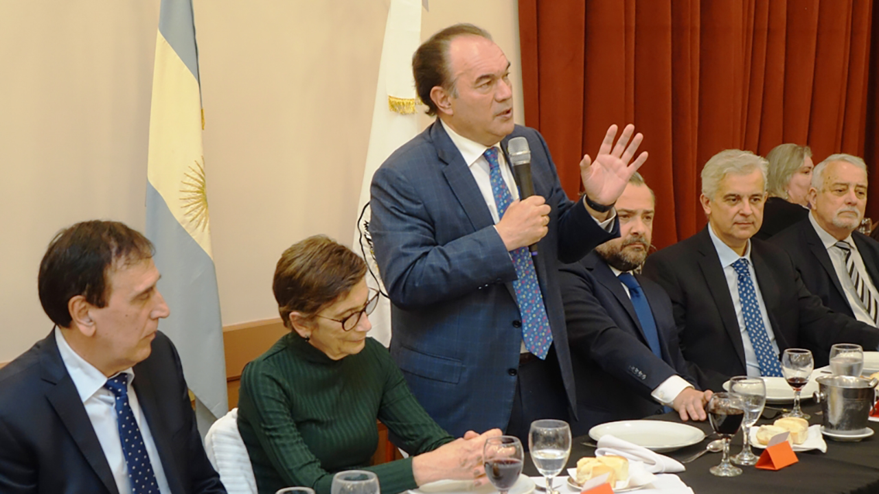 El Centro Lalín de Buenos Aires agasajó con un almuerzo al alcalde José ...