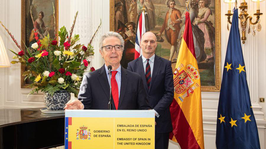 El hispanista Barry Ife y el filántropo Jonathan Ruffer recibieron la ...