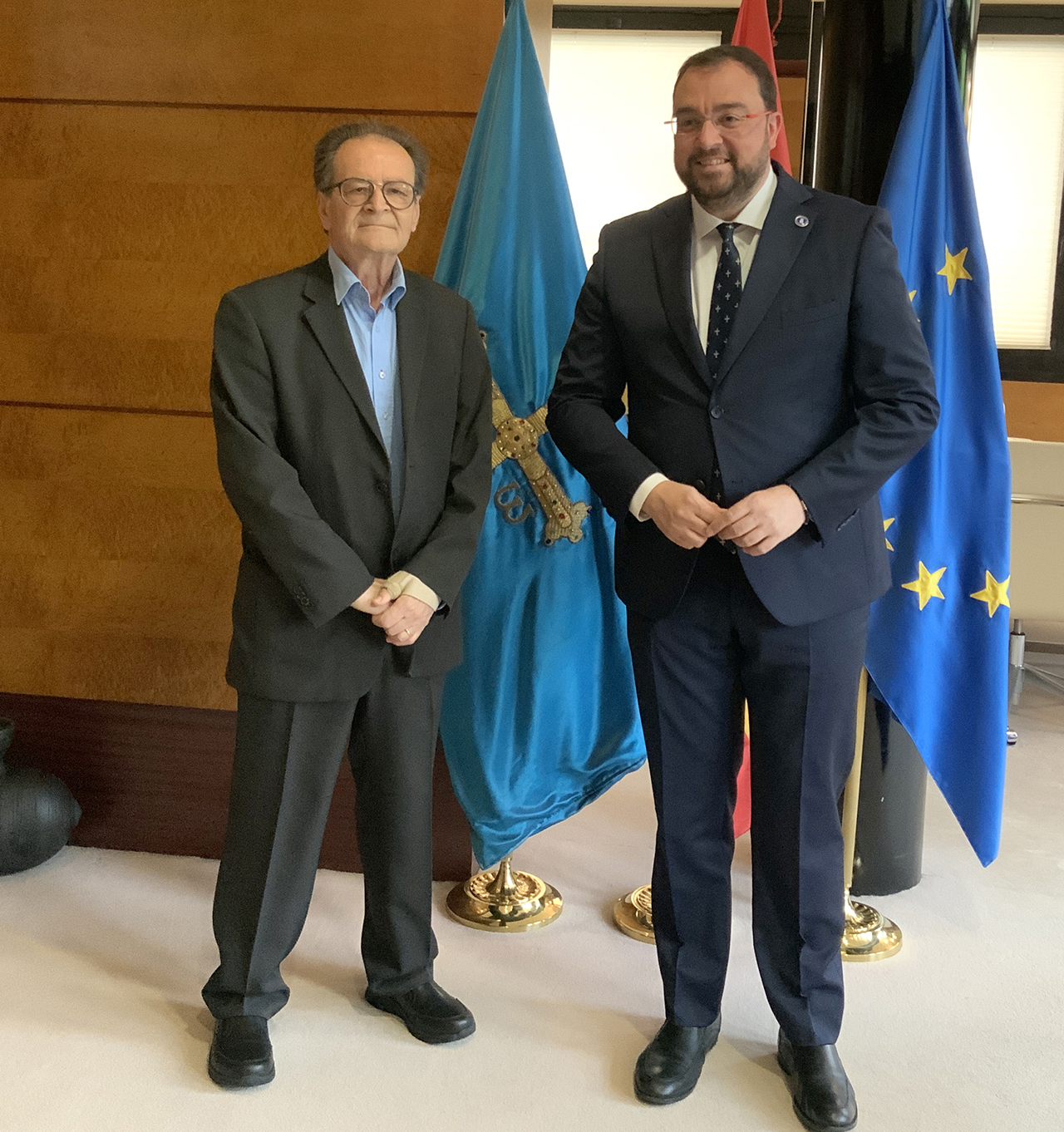 Adrián Barbón recibió al presidente del Centro Asturiano Covadonga de ...